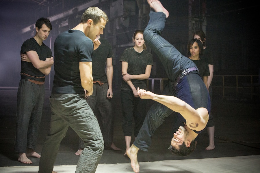 In Theaters: Divergent - Rockin Mama™